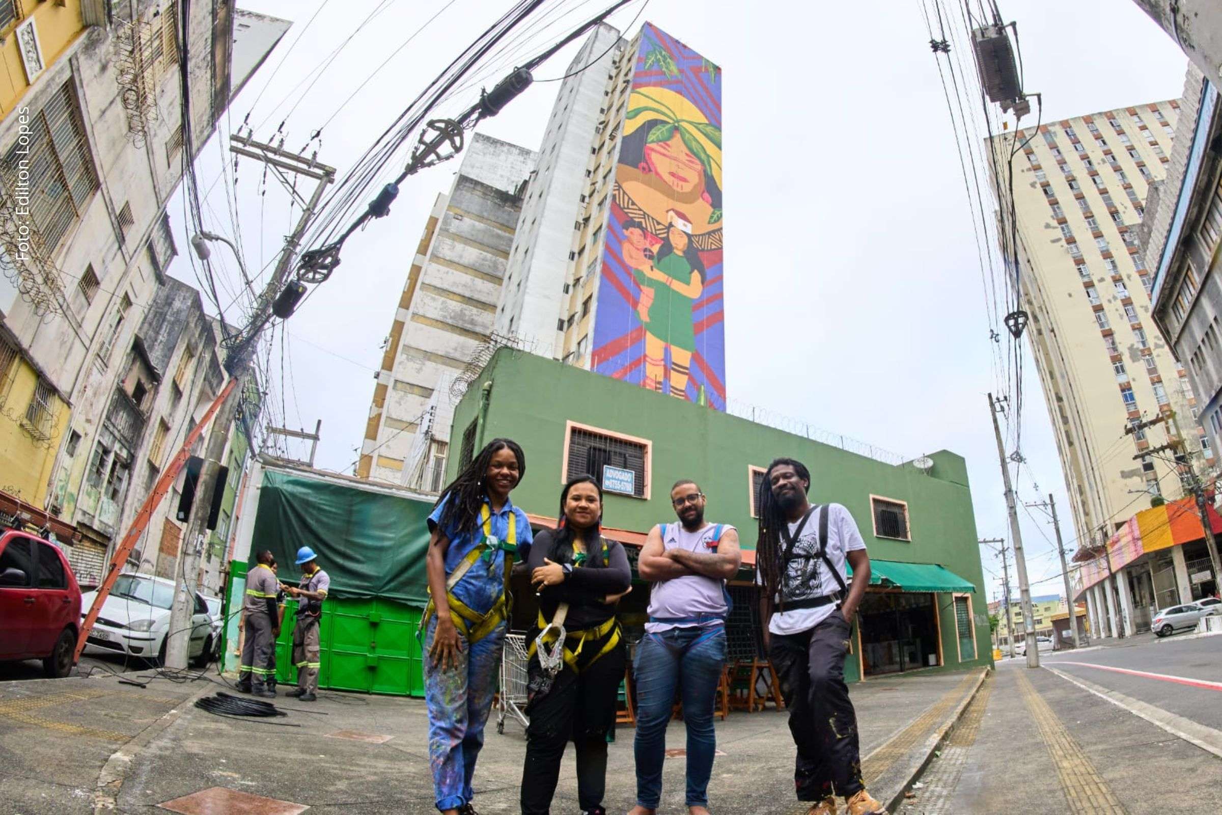Mural de 52 metros assinado por Yacunã Tuxá é entregue à cidade de ...